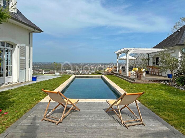 Maison à vendre - Laroin - 8 pièces - 5 chambres