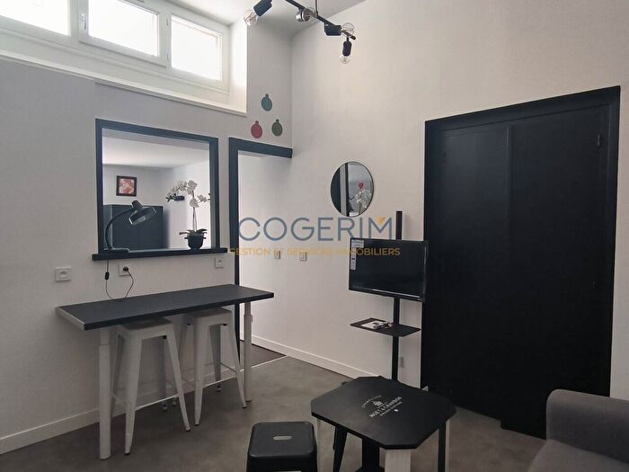 Appartement à louer - centre Ville-La Chartonnière-La Barre, Villefranche-sur-Saône - 1 pièce