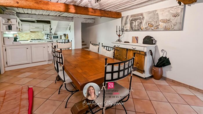 Maison à vendre - Roquebrune-sur-Argens, Village - 4 pièces - 2 chambres