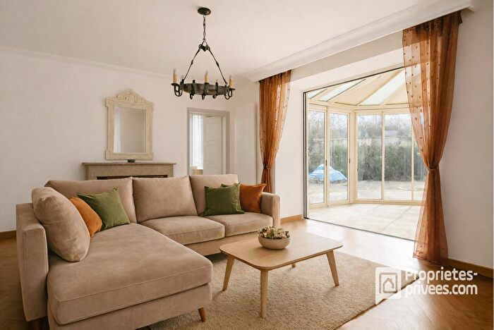 Maison à vendre - Saint-Hilaire-du-Harcouët - 9 pièces - 6 chambres