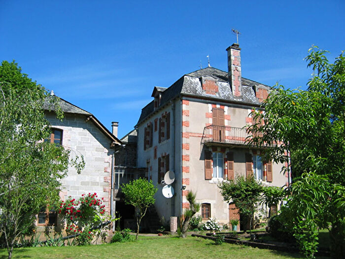 Maison à vendre - Saint-Chamant - 8 pièces - 5 chambres