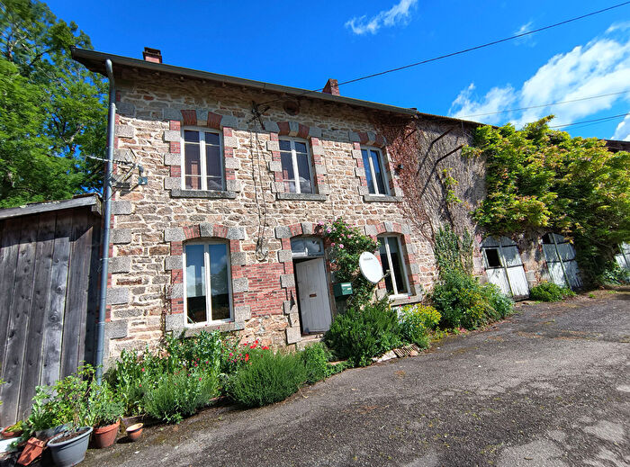 Maison 7 pièces à vendre à Saint-Pierre-Chérignat