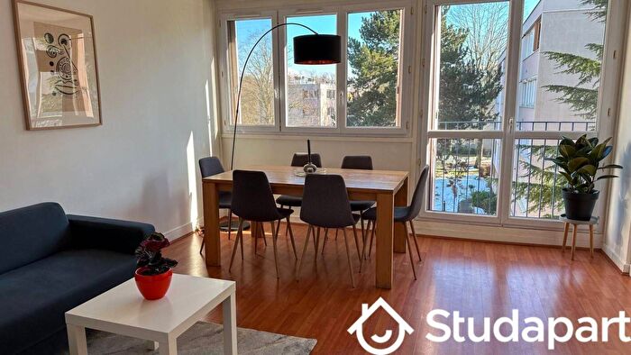 Appartement à louer - Jouy Centre-Petit Jouy, Jouy-en-Josas - 1 pièce - 3 chambres