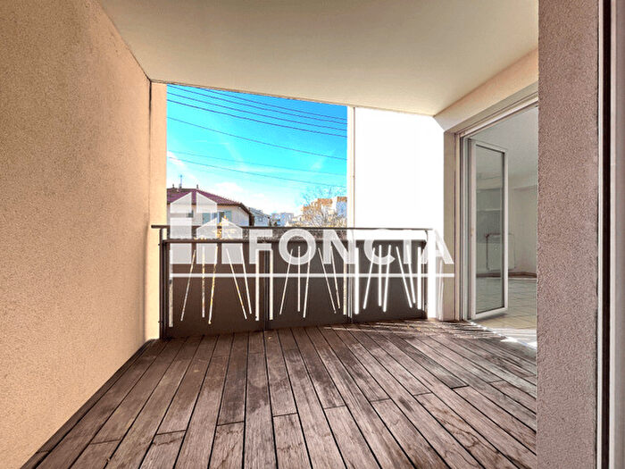 Appartement à vendre - Vénissieux, Centre-ville - 3 pièces - 2 chambres