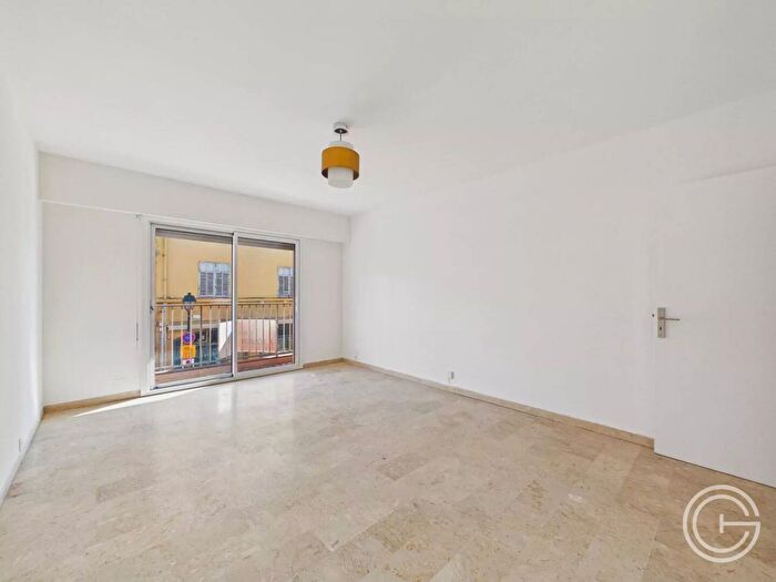 Appartement à louer - Cros de Cagnes-Le Village du Cros, Cagnes-sur-Mer - 2 pièces - 1 chambre