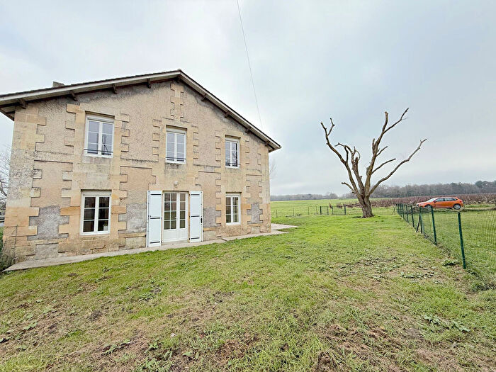 Maison à louer - Pugnac - 4 pièces - 3 chambres