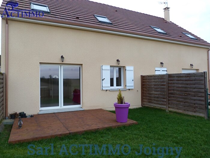 Maison à louer - Villemer - 4 pièces - 3 chambres