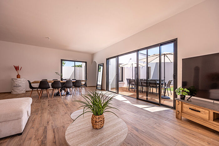 Maison 5 pièces à Saint-Laurent-de-la-Prée, à louer