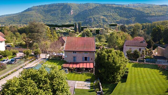 Maison à vendre - Vertrieu - 5 pièces - 4 chambres