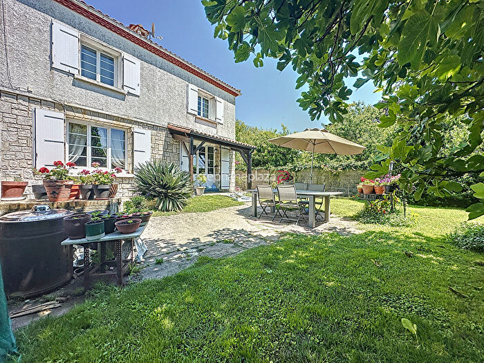 Maison à vendre - Saint-Sulpice-de-Royan - 8 pièces - 6 chambres