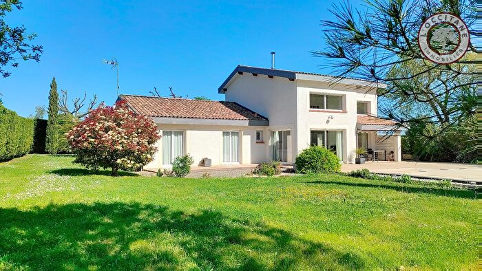 Maison à vendre - LIsle-Jourdain - 5 pièces - 4 chambres