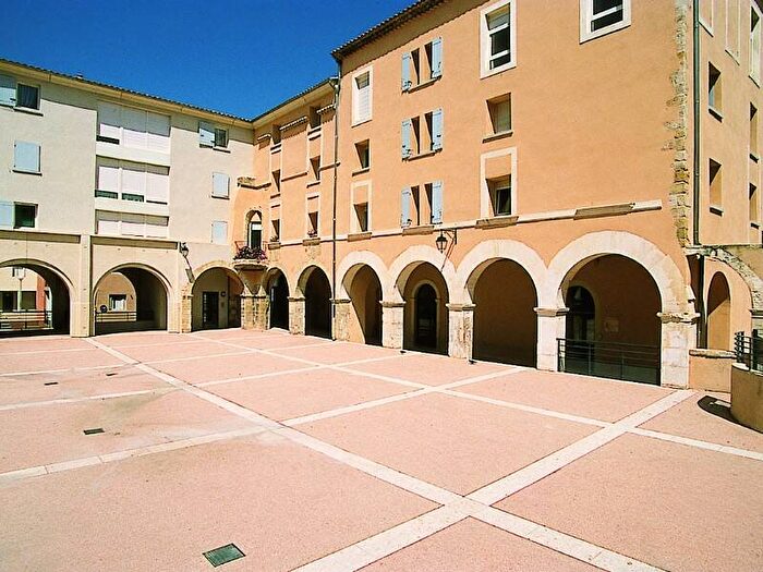 Dr Ayme, Cavaillon : Appartement 3 pièces à louer
