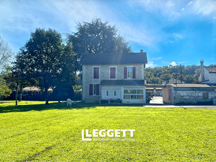 Maison à vendre - Gondeville - 5 pièces - 2 chambres