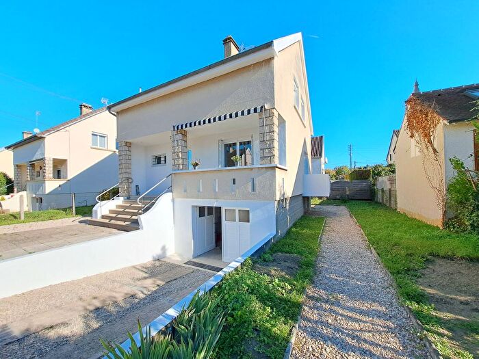 Maison à louer - Saint-André-les-Vergers - 4 pièces - 3 chambres