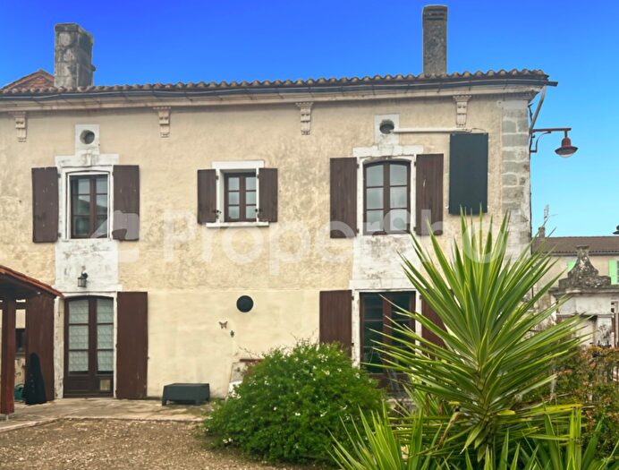 Saint-Séverin - Maison 6 pièces à vendre
