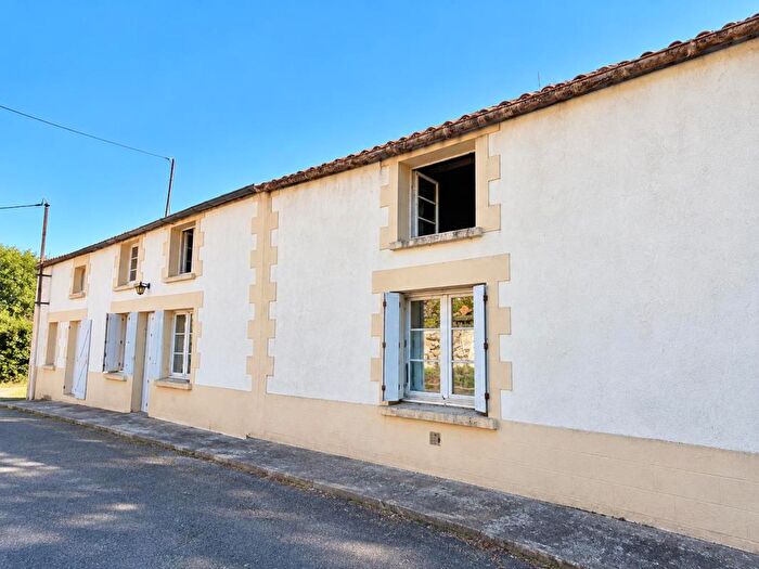 Saint-Étienne-du-Bois : Maison 5 pièces à vendre