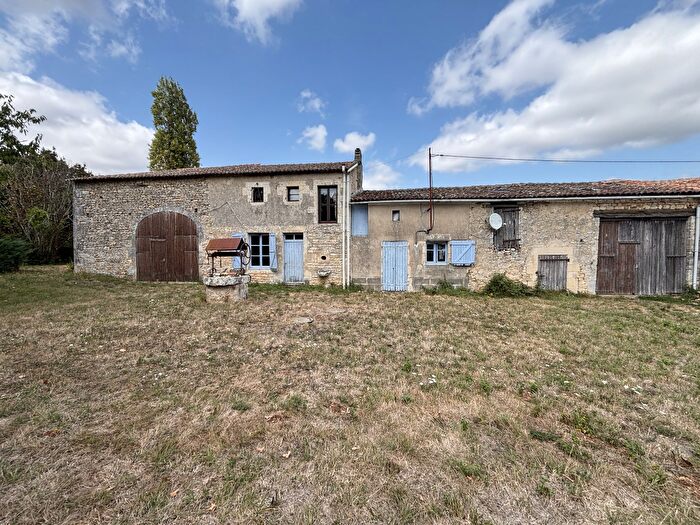 Maison à vendre - Saint-Martin-du-Clocher - 4 pièces - 2 chambres