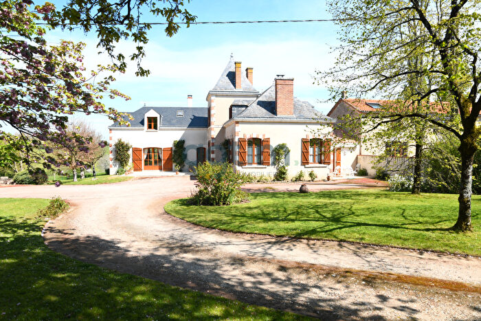 Maison à vendre - La Roche-sur-Yon, Le Bourg sous la Roche - 9 pièces - 4 chambres