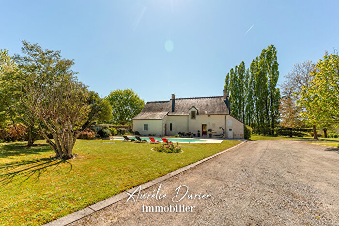 Maison à vendre - Chemillé-sur-Indrois - 10 pièces - 7 chambres