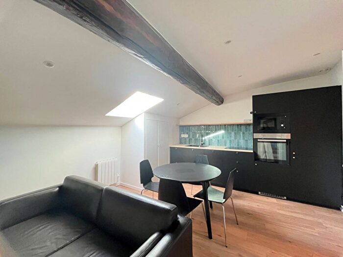 Appartement à louer - Pentes de la croix-rousse, Lyon er arrondissement - 3 pièces - 2 chambres