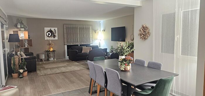 Maison à vendre - Corbas - 6 pièces - 5 chambres