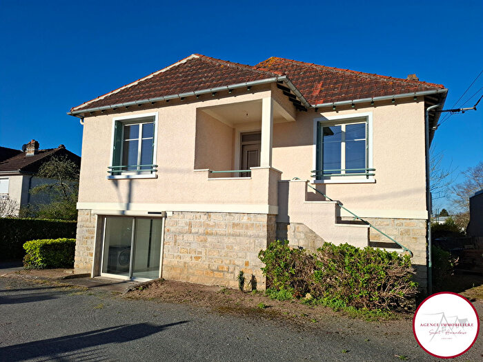 Maison à vendre - Saint-Amand-Montrond - 6 pièces - 3 chambres