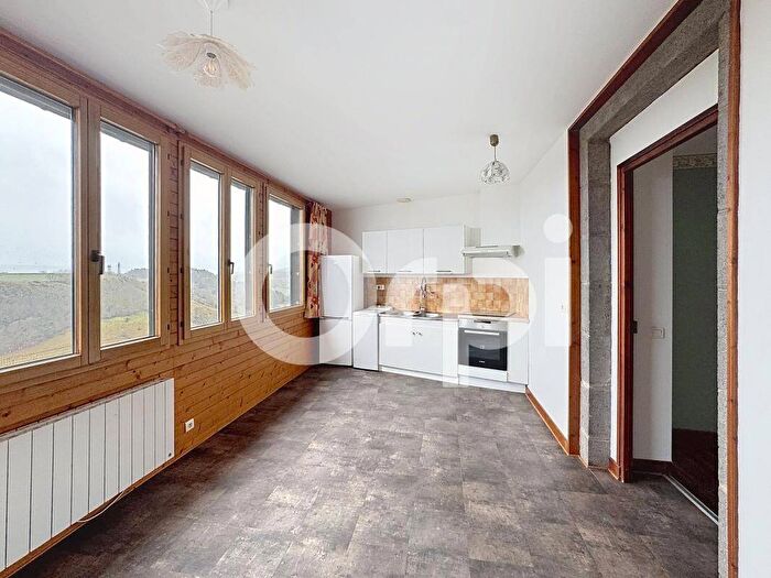 Appartement à louer - Sud, Saint-Flour - 2 pièces - 1 chambre