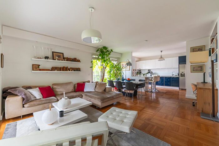 Appartement 4 pièces à Ville-dAvray, à vendre