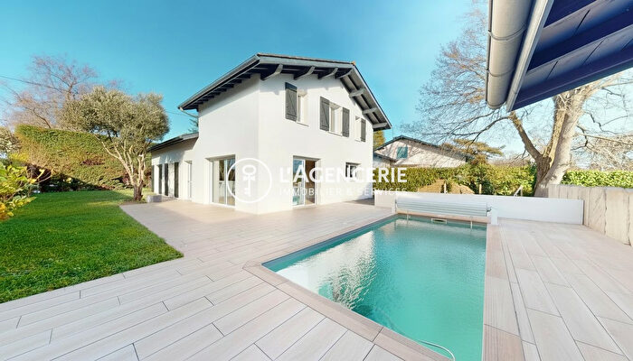 Maison à vendre - Bassussarry - 5 pièces - 4 chambres