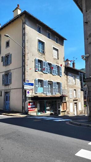 Maison à vendre - Vic-sur-Cère - 4 pièces - 3 chambres