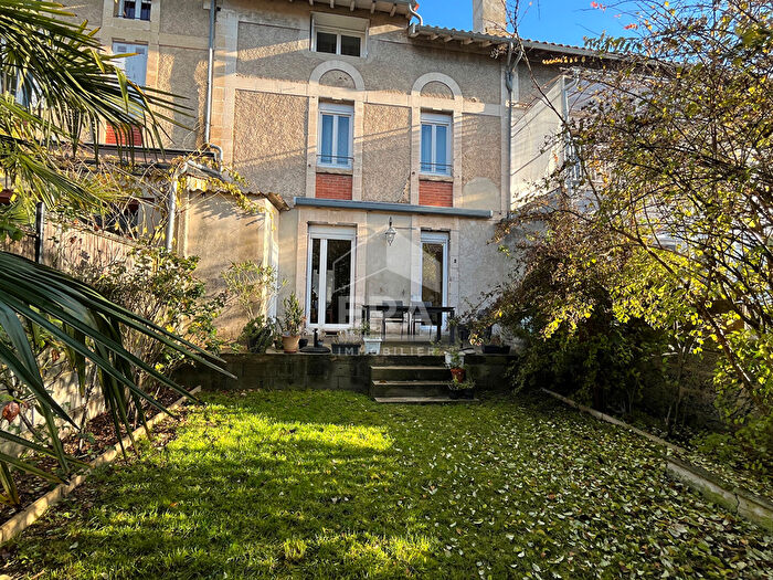 Maison à vendre - Périgueux - 6 pièces - 5 chambres