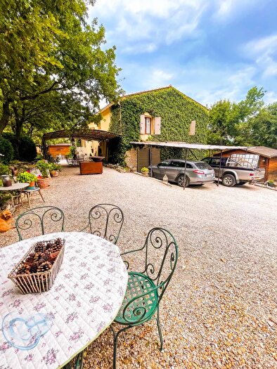 Maison à vendre - Murs - 11 pièces - 7 chambres