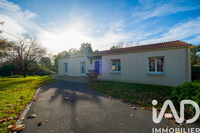 Maison à vendre - La Roche-sur-Yon, Pyramides, Jean-Yole - 7 pièces - 4 chambres