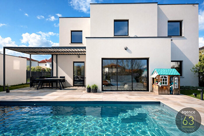 Maison à vendre - Saint-Amant-Tallende - 5 pièces - 4 chambres