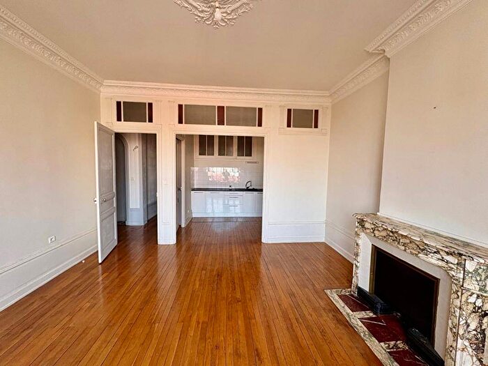 Appartement à louer - Le Centre-Centre Ville, Roanne - 3 pièces - 2 chambres