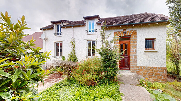 Maison 4 pièces à Fontaine-le-Port, à louer