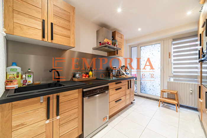 Appartement à vendre - Illzach - 4 pièces - 3 chambres