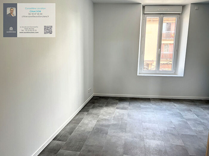 Appartement à louer - Sainte-Savine - 2 pièces - 1 chambre