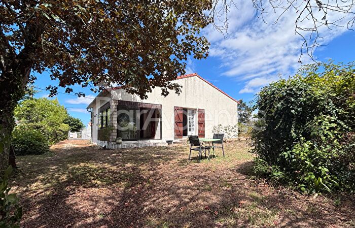Saint-Palais-sur-Mer : Maison 3 pièces à vendre