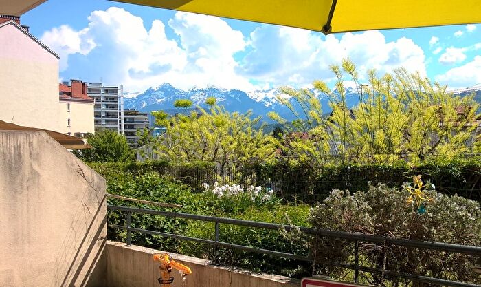 Appartement à louer - Grenoble, Bajatière - 3 pièces - 2 chambres