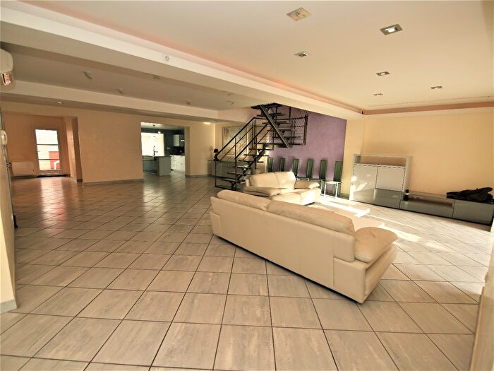 Maisons à vendre et appartements à louer - 1