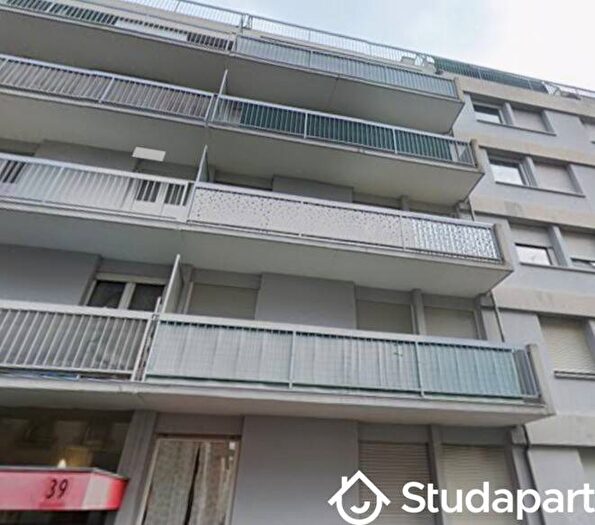 Maison à louer - Neudorf Ouest Centre, Strasbourg - 1 pièce