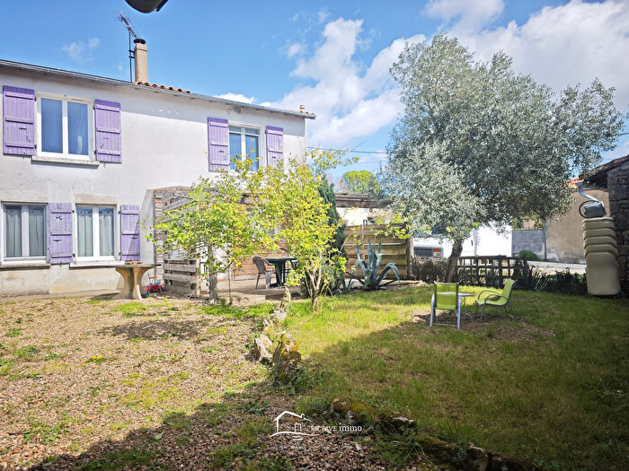 Maison à vendre - Chef-Boutonne - 4 pièces - 3 chambres