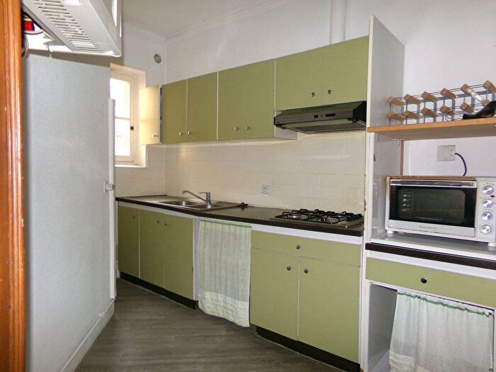 Ancien Hôpital, Béziers : Appartement 3 pièces à louer
