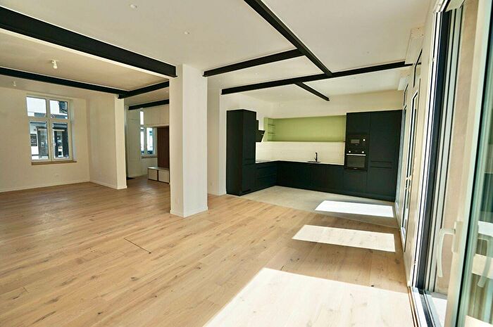 Maison à louer - Bourg-Centre Ville-Pont Courroy, Marcq en Baroeul - 7 pièces - 6 chambres