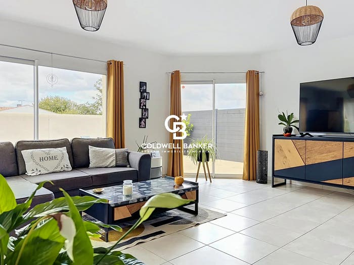 Maison 5 pièces à Sainte-Soulle, à vendre