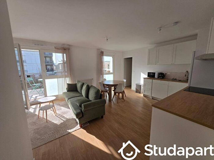 Appartement à louer - Montaigu Nord Est, Melun - 1 pièce - 4 chambres