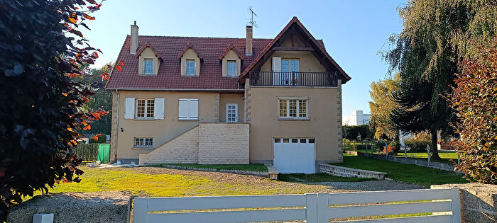 Maison à louer - Saint-Amand - 8 pièces - 6 chambres