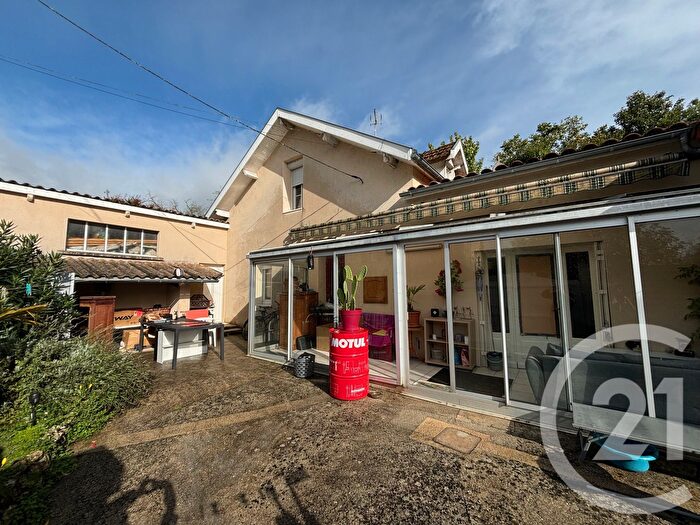 Maison à vendre - Sireuil - 5 pièces - 3 chambres