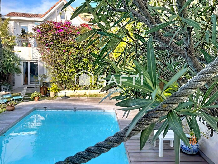 Maison à vendre - Marseille e , Bompard - 7 pièces - 4 chambres